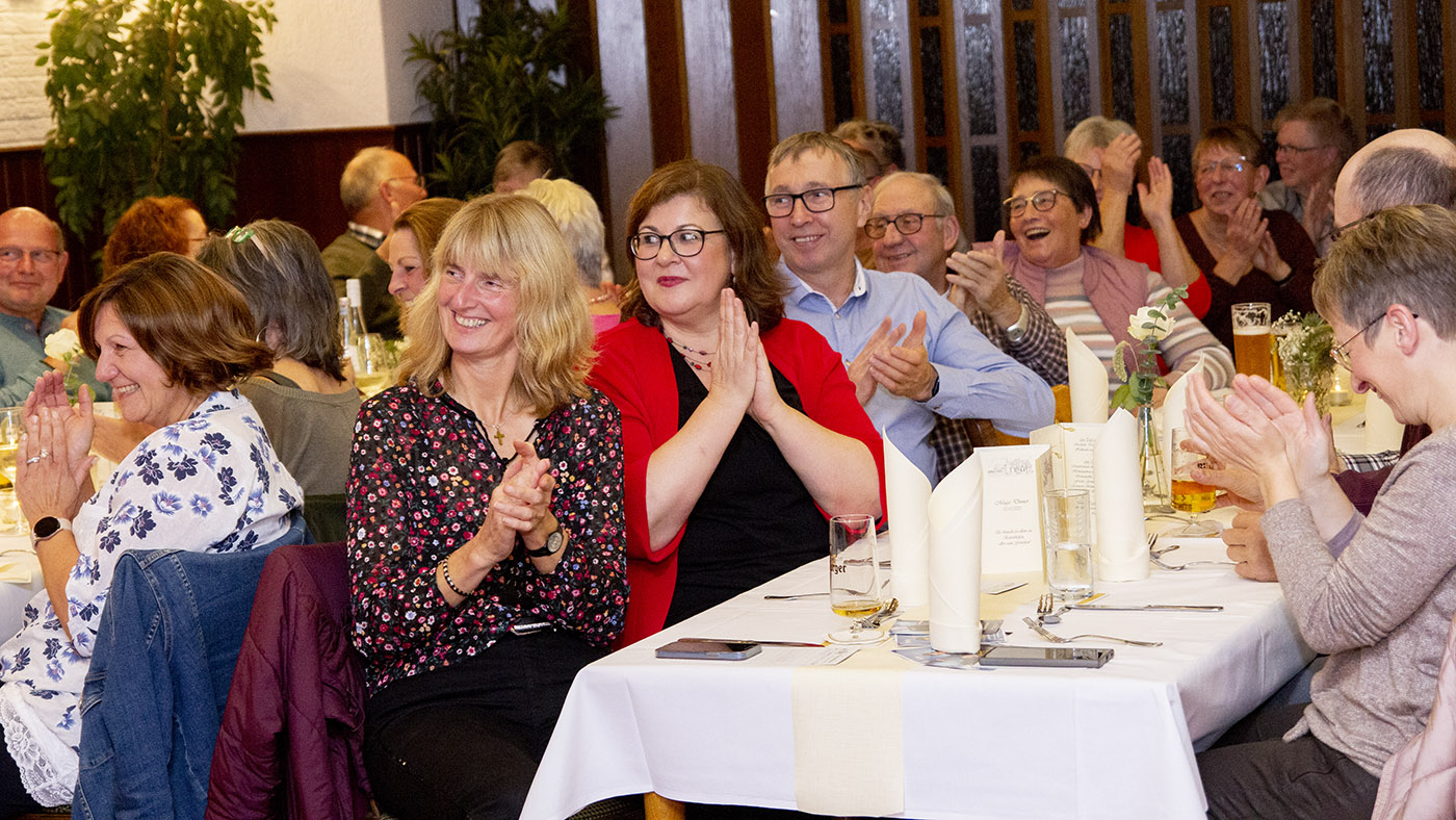 Dreigänge-Menü und „zauberhaftes“ Entertainment begeisterten das ...