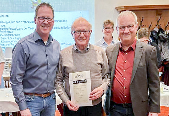 Isselburger Blasorchester ernennt Horst Schmittkamp zum Ehrenmitglied ...